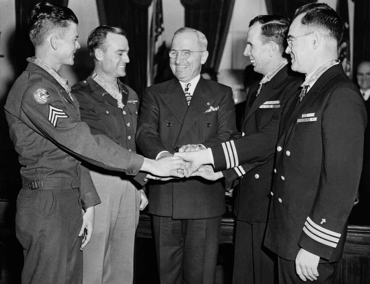 Obama gives former S.A. man the Medal of Honor