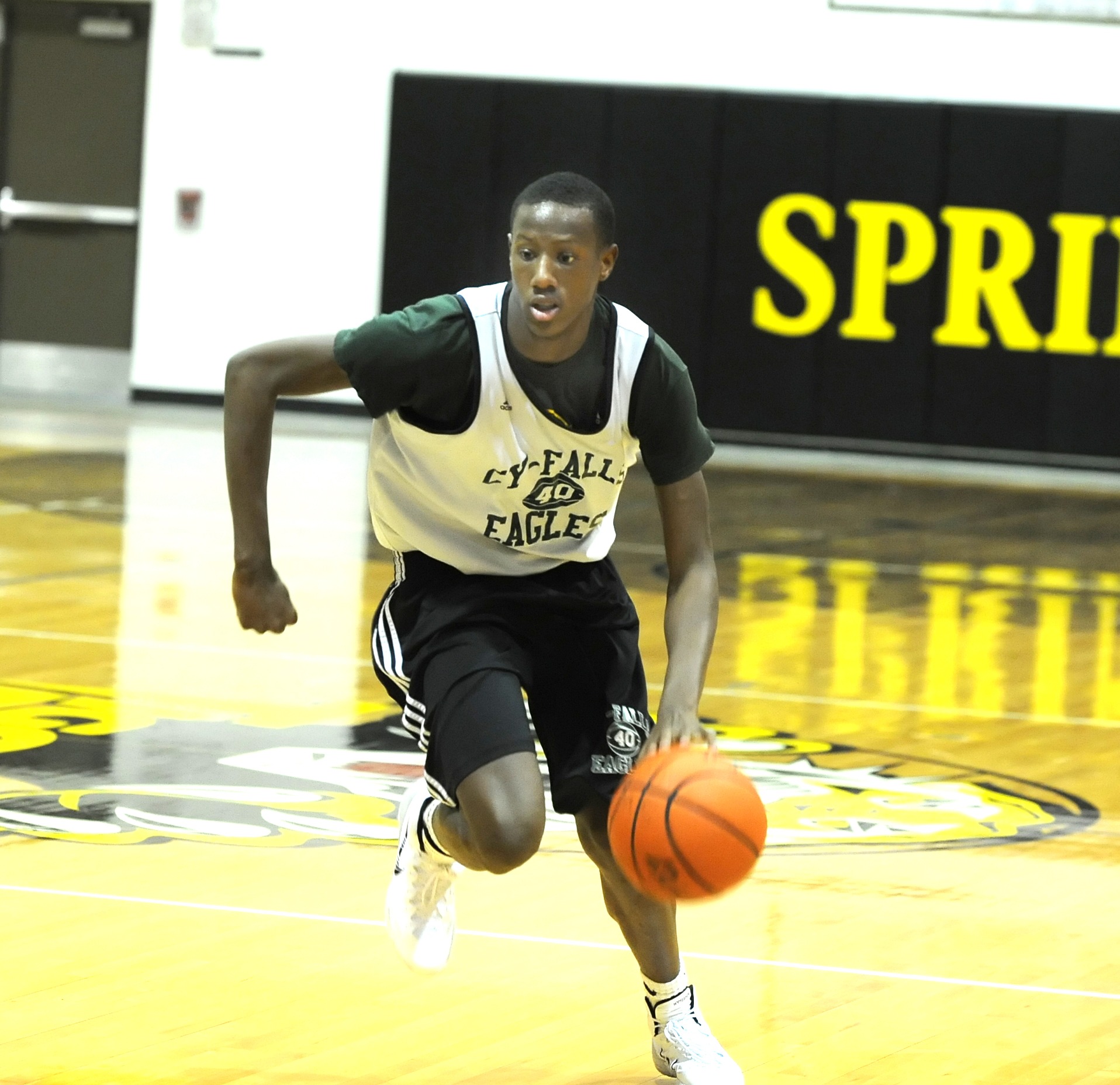 Cy Falls angles for fourth consecutive title with young squad