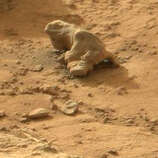 Blogger claims to see statue in background of new photo from Mars rover ...