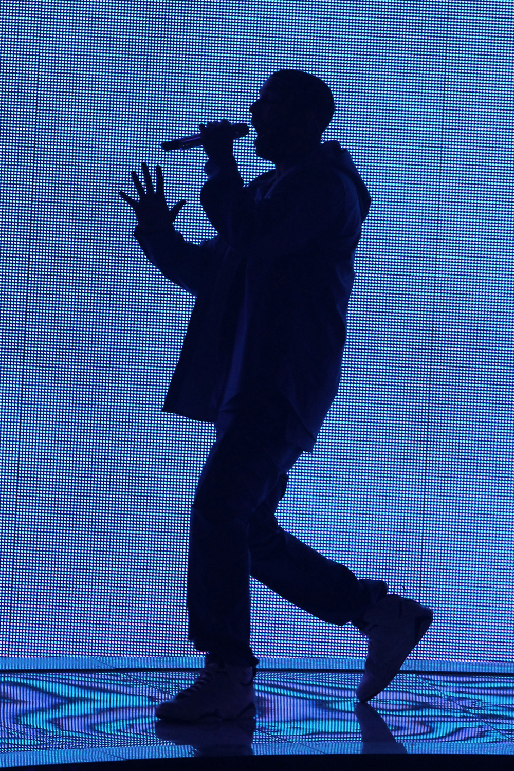 'Johnny Football' takes in Drake debut at AT&T Center