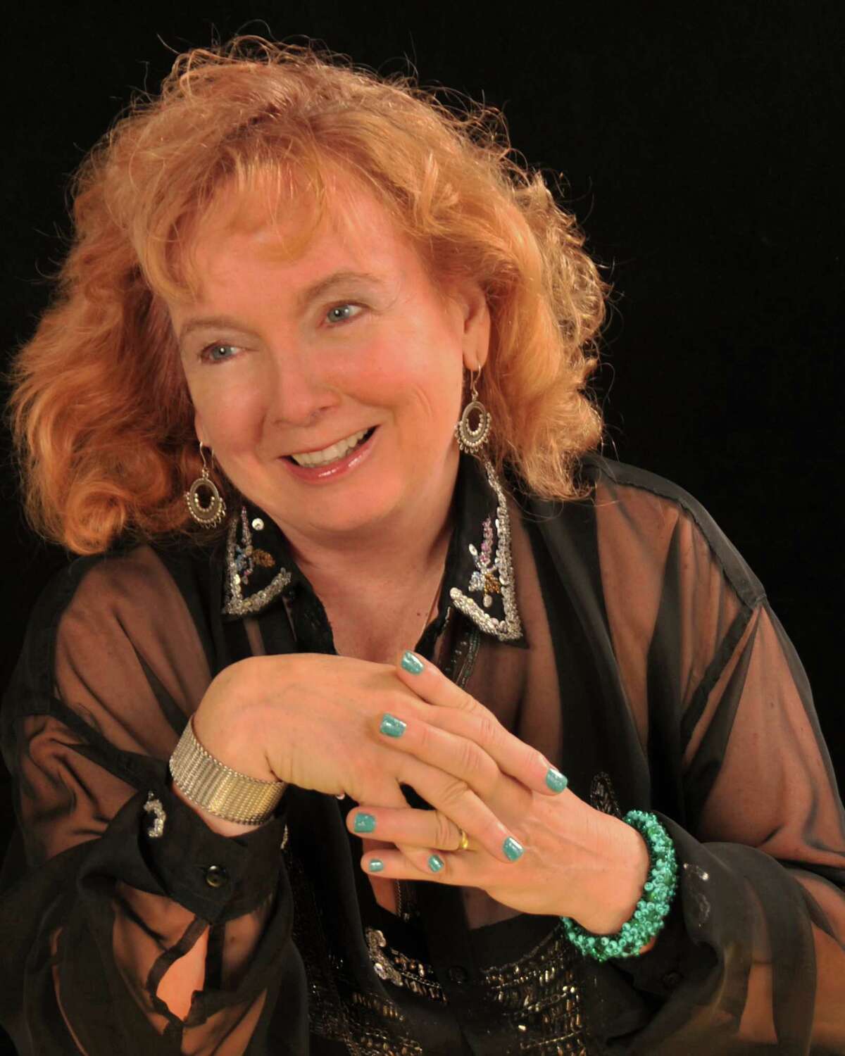 Suzanne Sheridan plays music of Mitchell, Cohen in Westport