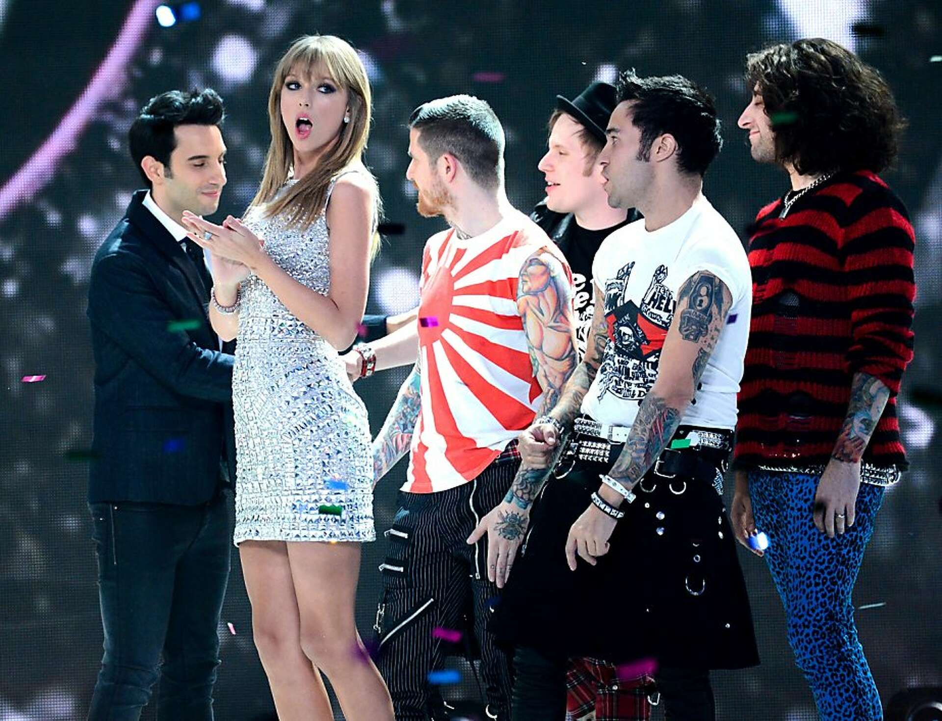 Fall Out Boy, Paramore to play SPAC