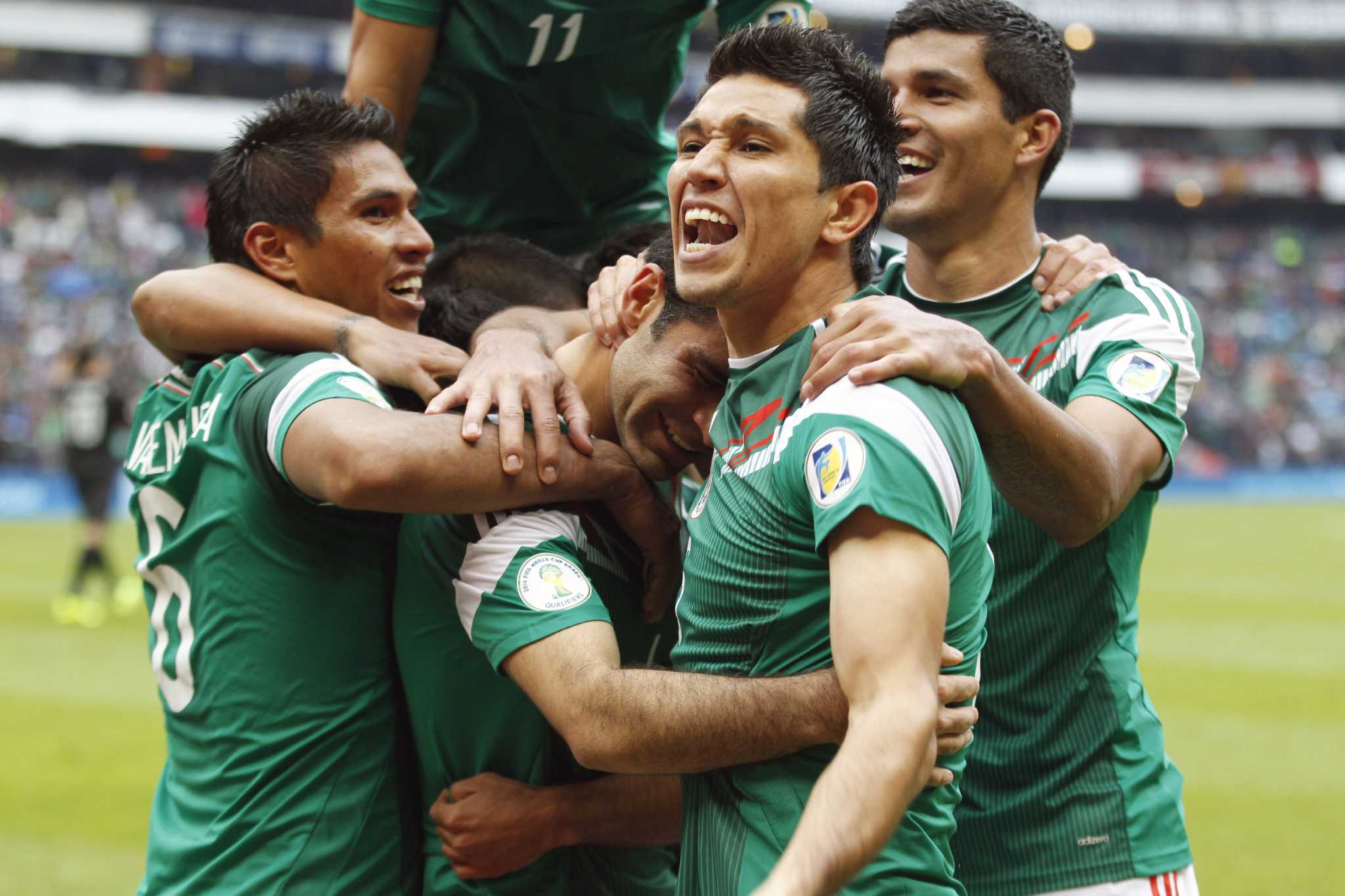 El Tri takes step toward World Cup