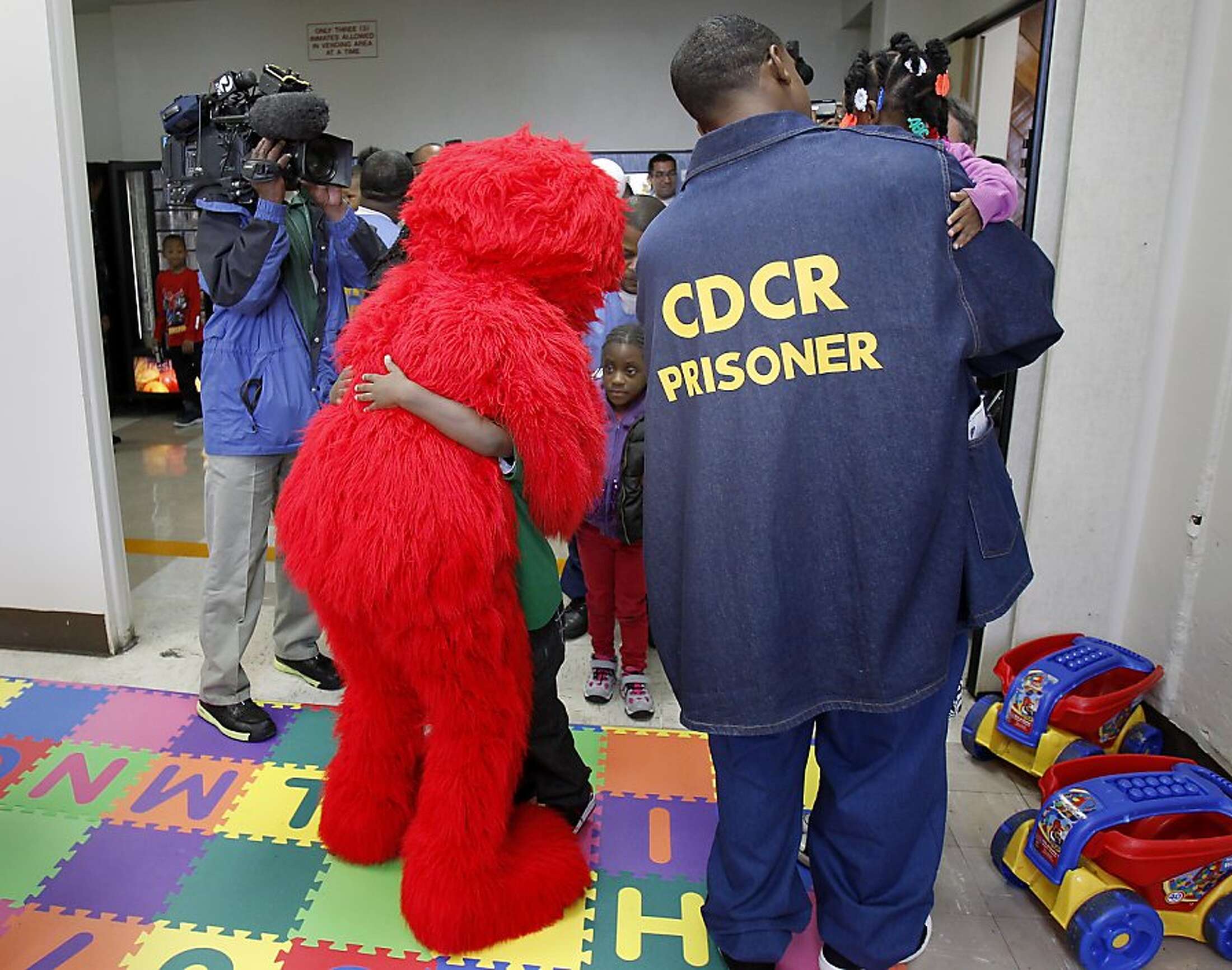 Elmo pays a visit to San Quentin
