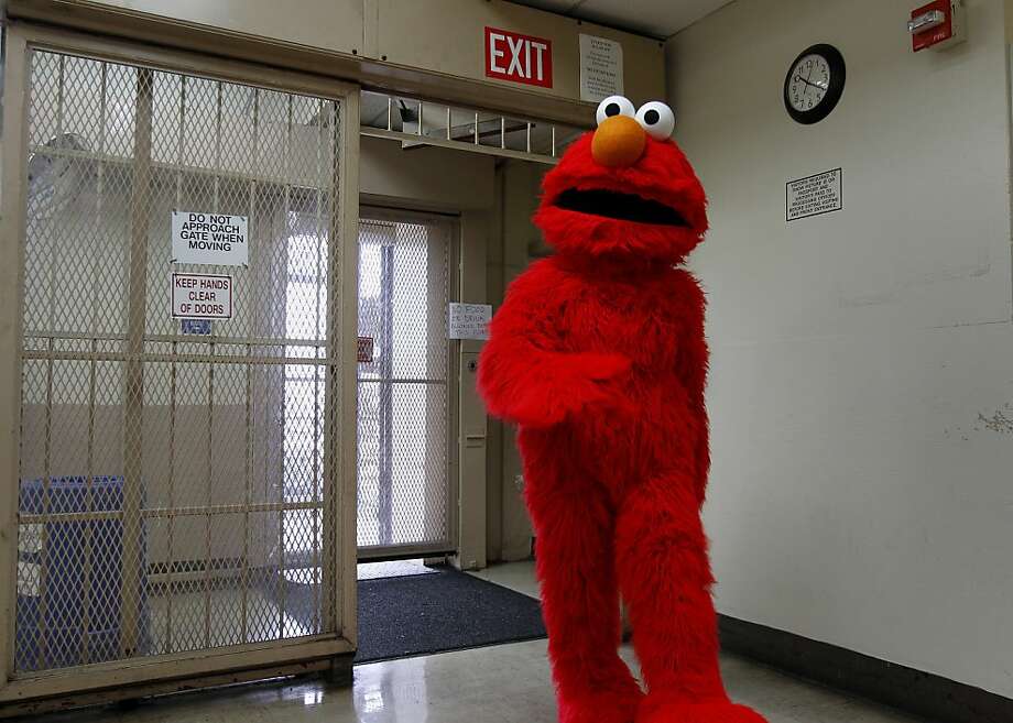 Elmo pays a visit to San Quentin - SFGate