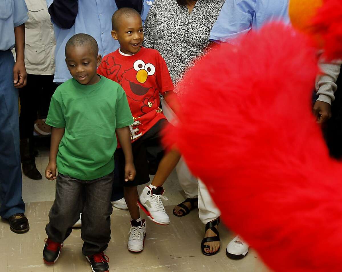 Elmo pays a visit to San Quentin
