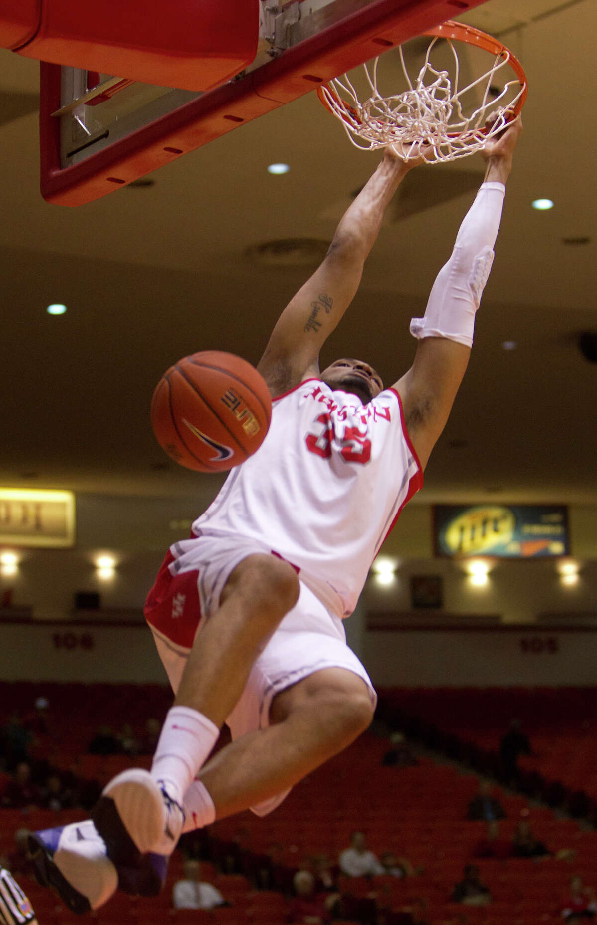 Two Cougars request to transfer