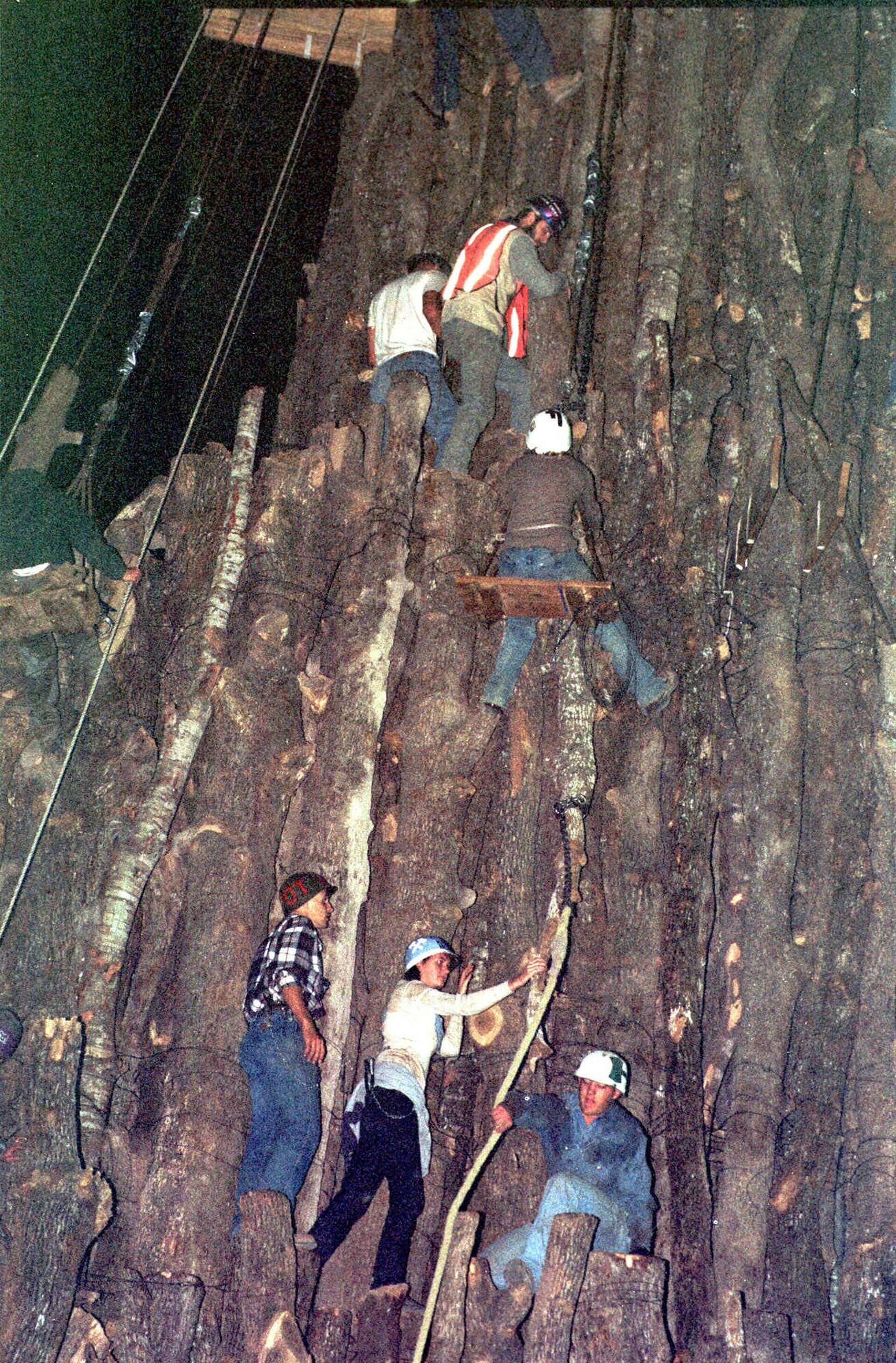 20 years later, photos show how Texas A&M came together after tragic ...