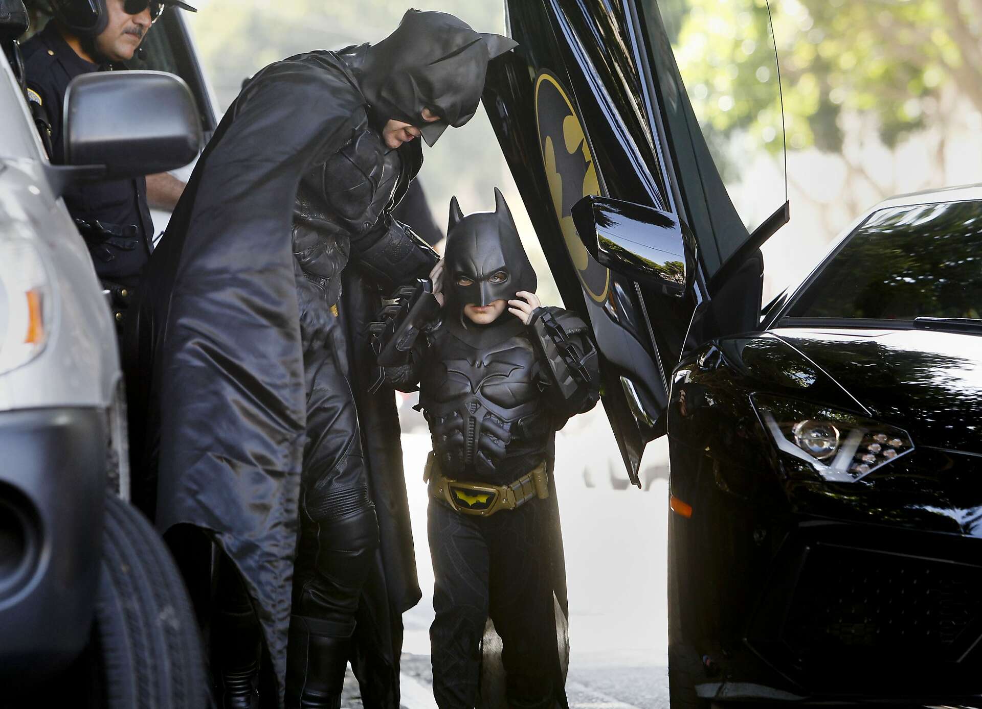 Batkid: Thousands cheer on pint-size superhero