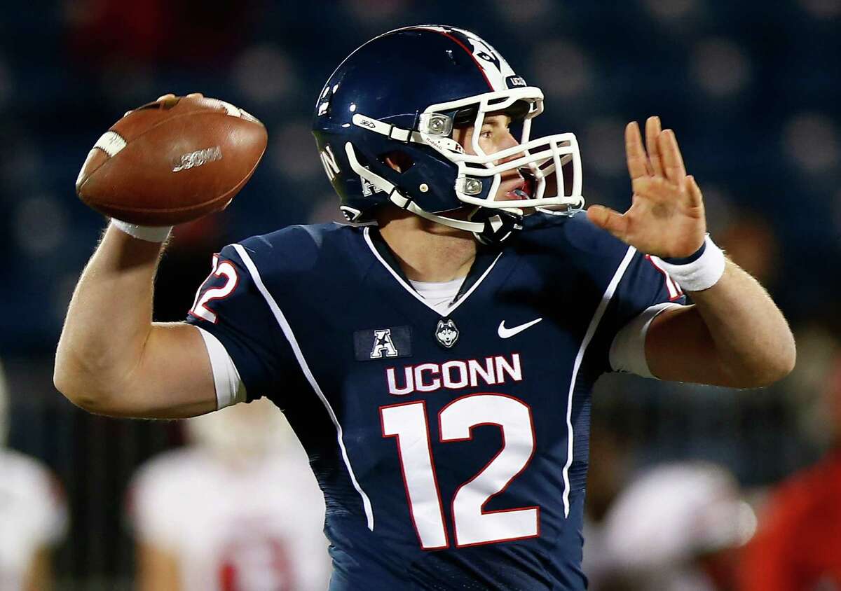 Football career of UConn's Cochran ended by concussions