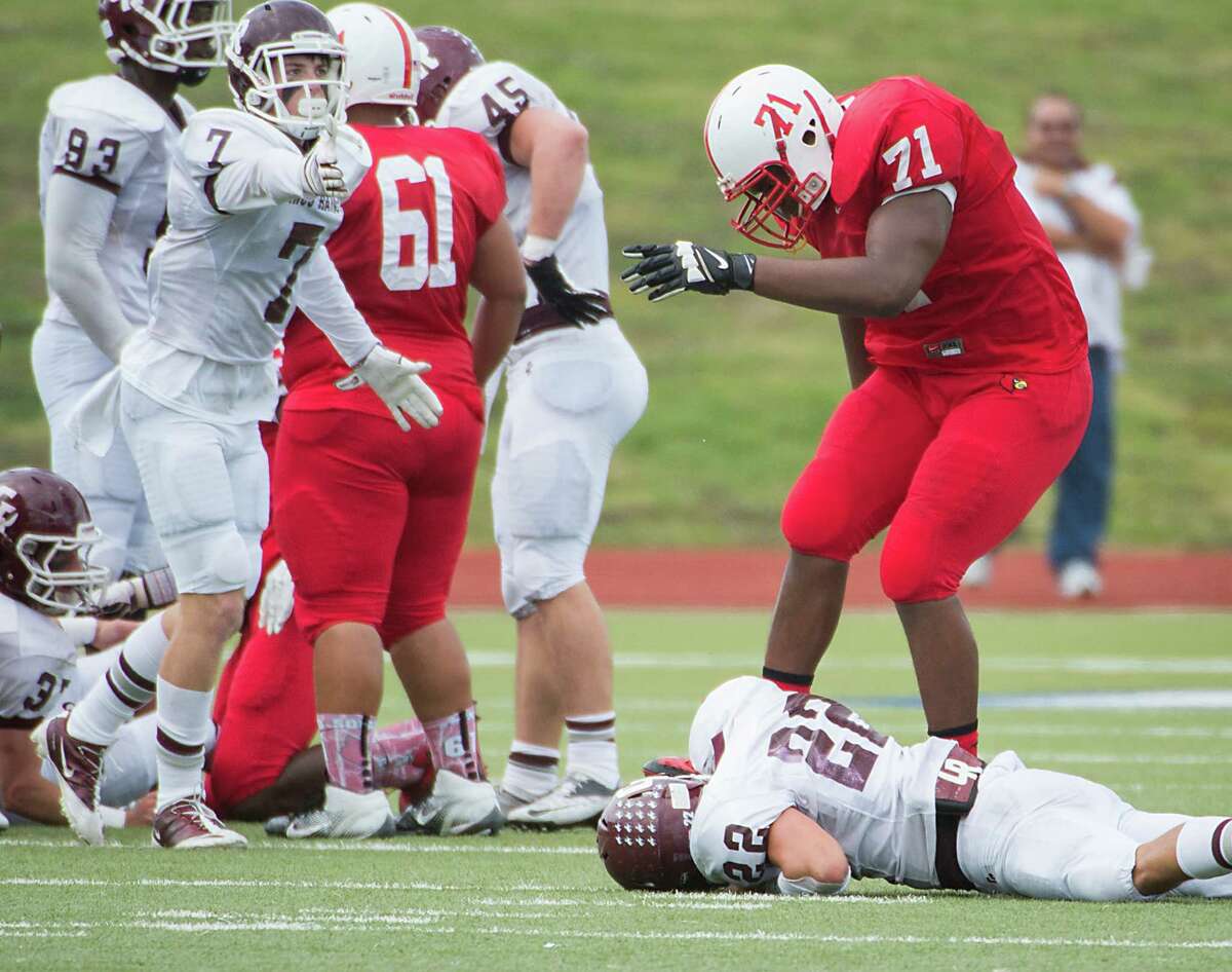 Cinco Ranch outlasts Bellaire to claim 50-43 first-round win