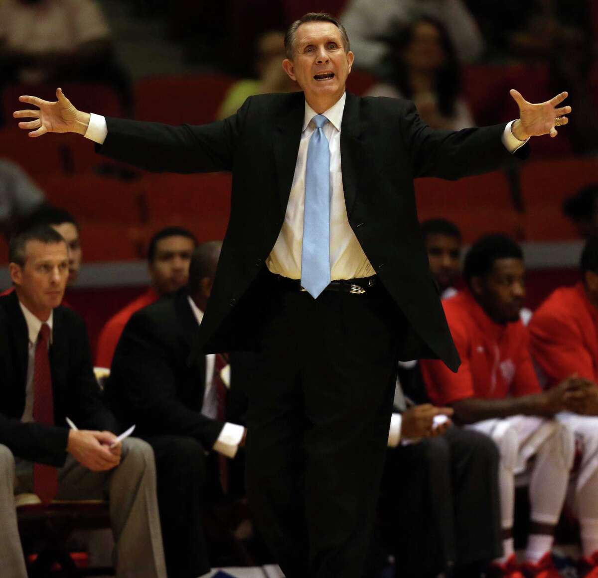 UH men's basketball coach James Dickey to step down