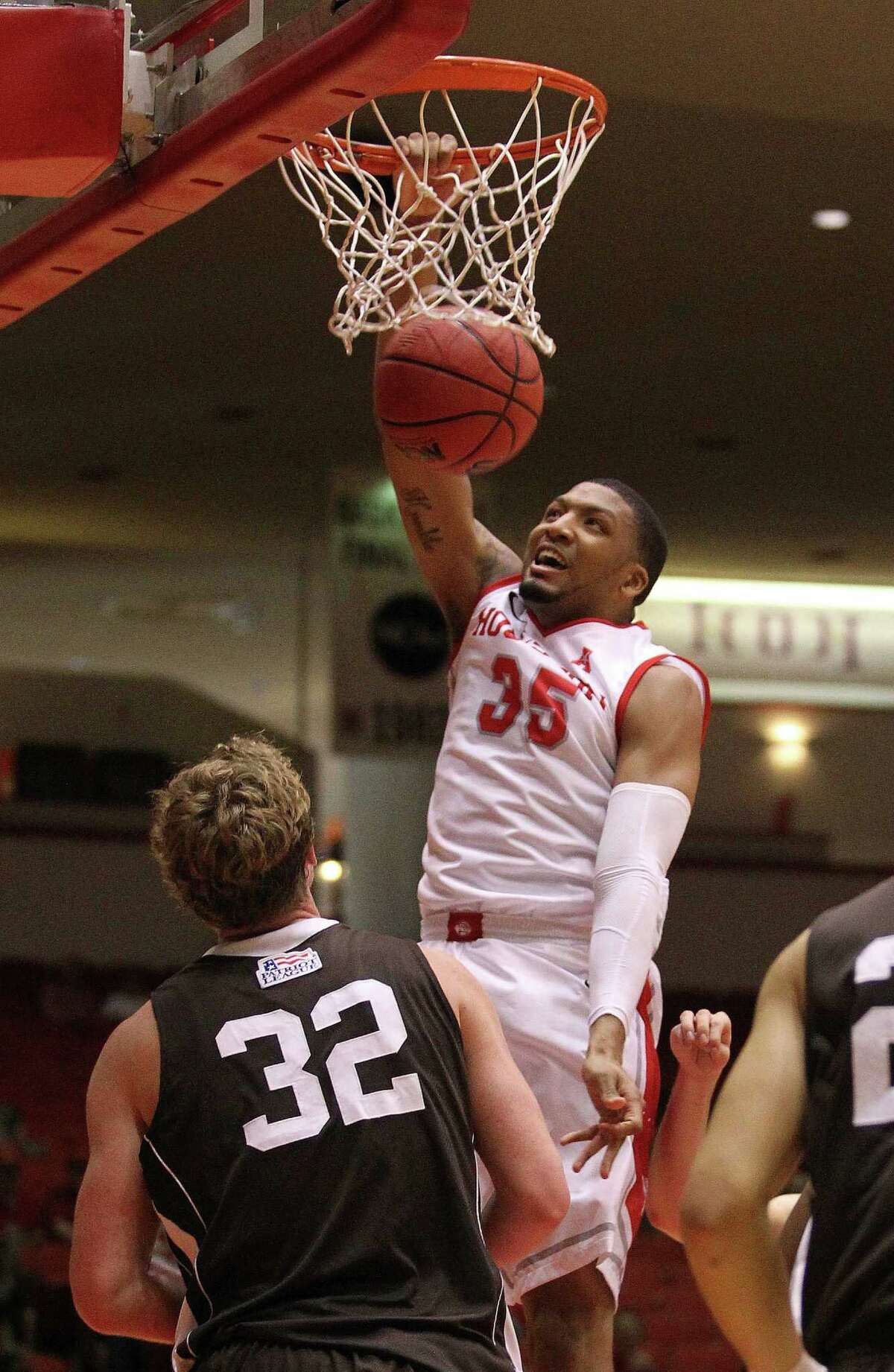 UH rides late flurry to win over Lehigh, 4-0 record