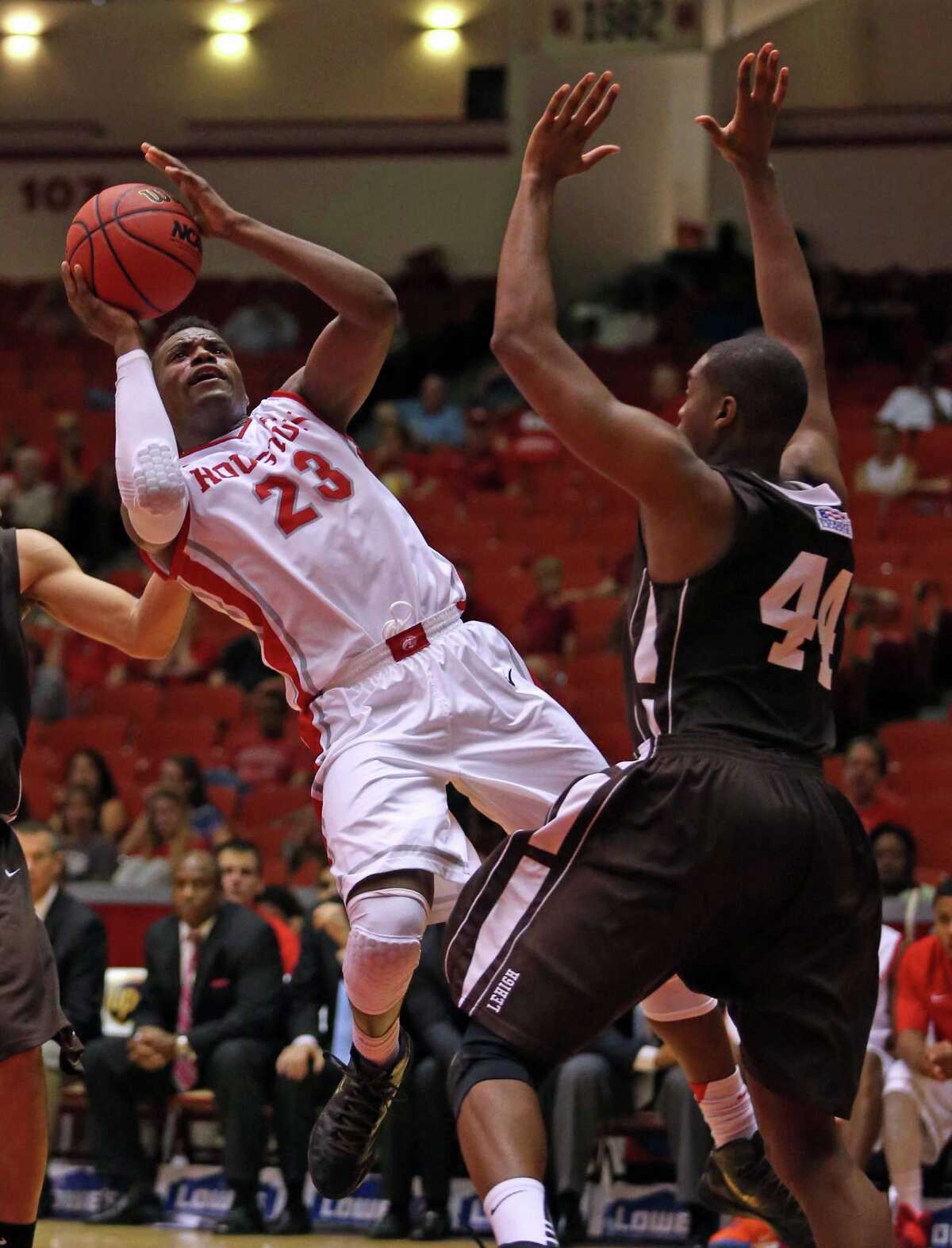 UH's Danuel House undergoes knee surgery, out indefinitely