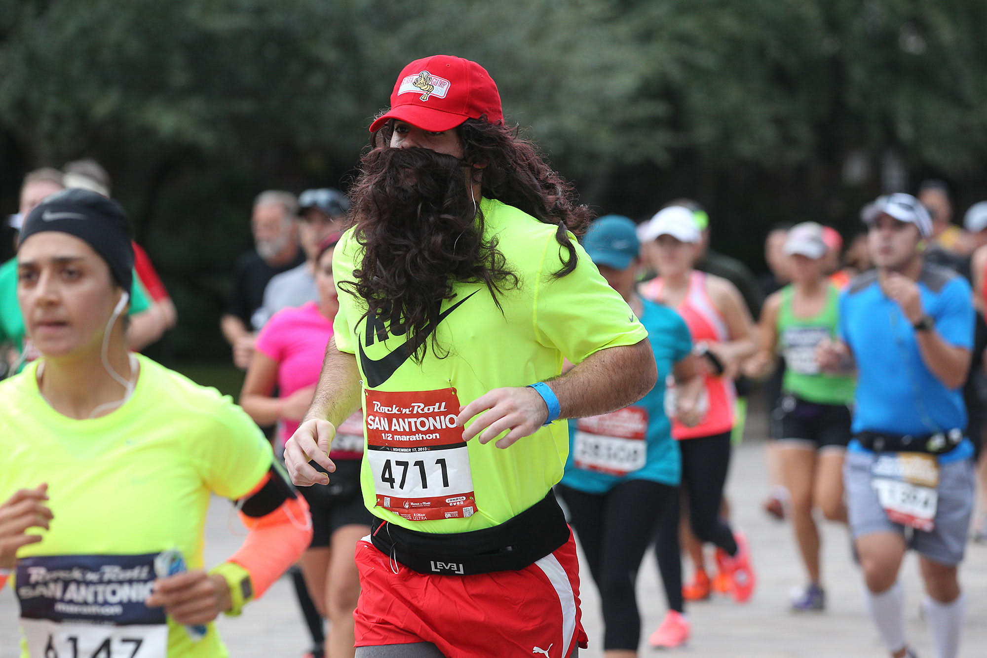 Even serious runners have fun at marathon