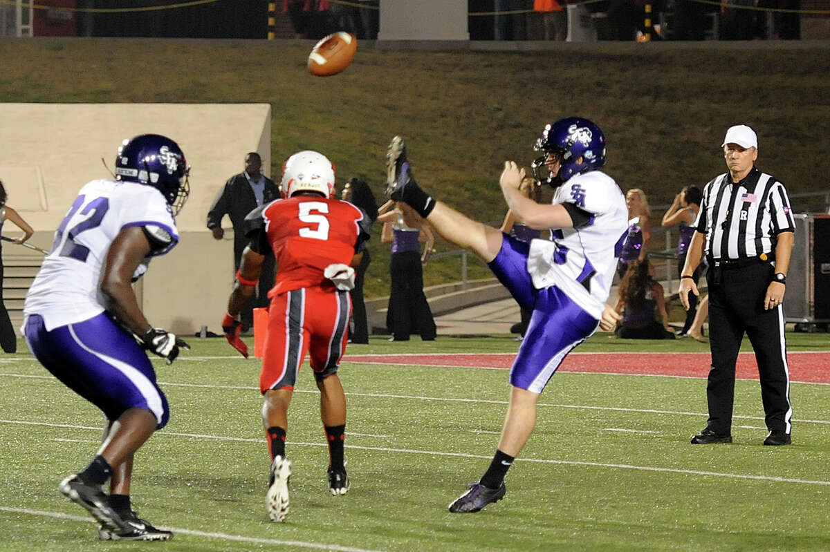Lamar downs SFA in dramatic fashion