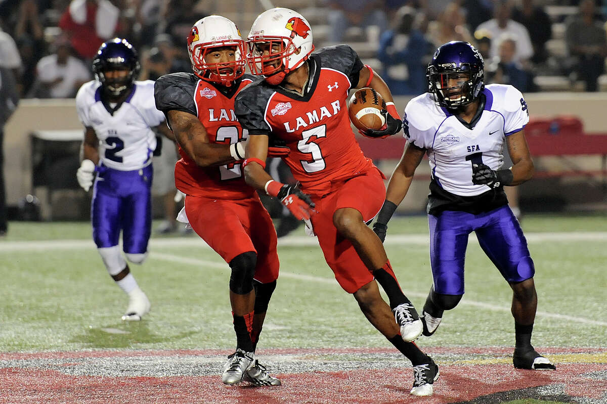 Lamar downs SFA in dramatic fashion