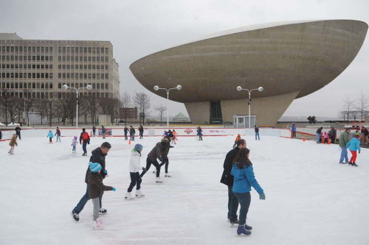 Plaza ice rink opens day after Thanksgiving