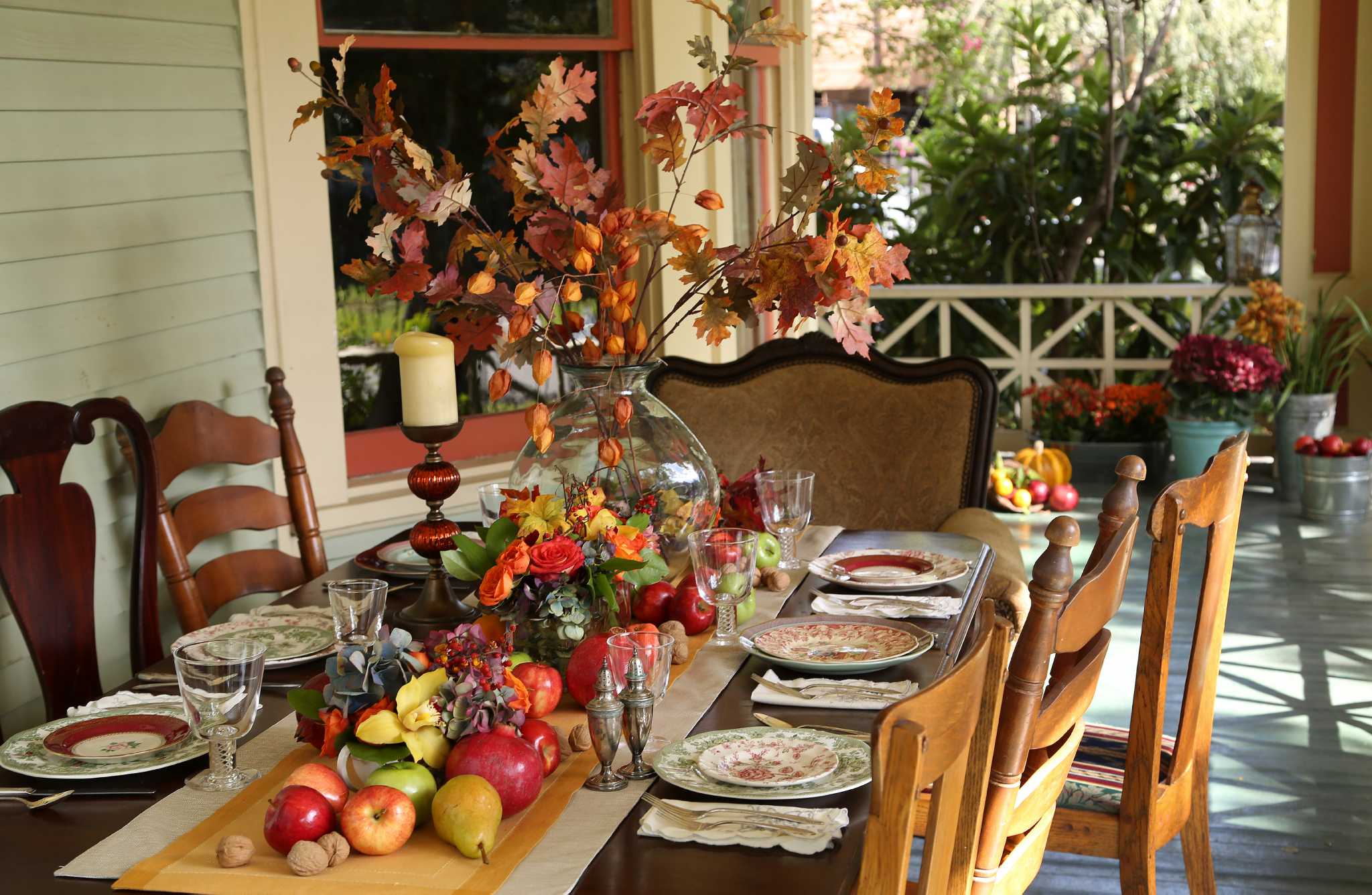 Serving Thanksgiving dinner with style