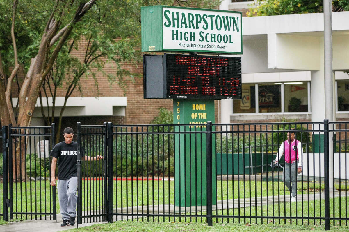 Lawyer urges dropping case against Sharpstown principal