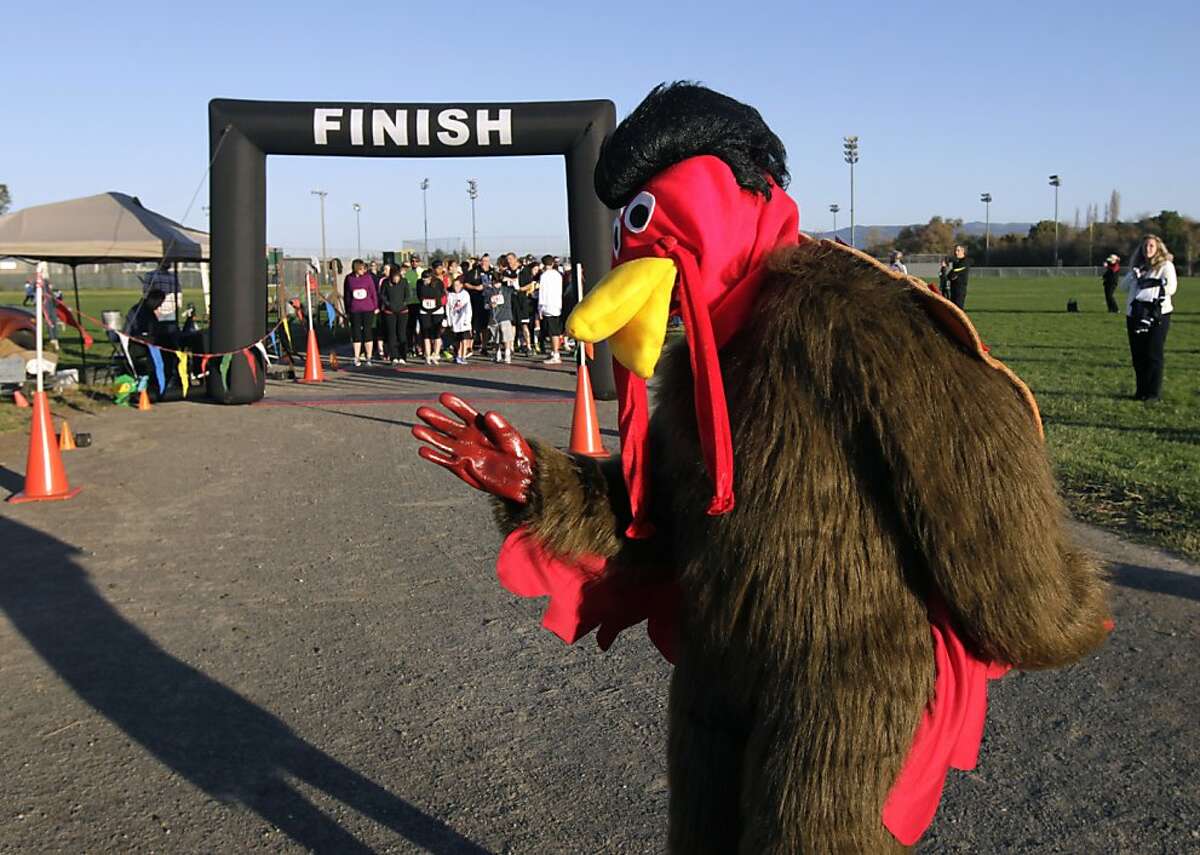 Runners gobble up chance to run in turkey trots