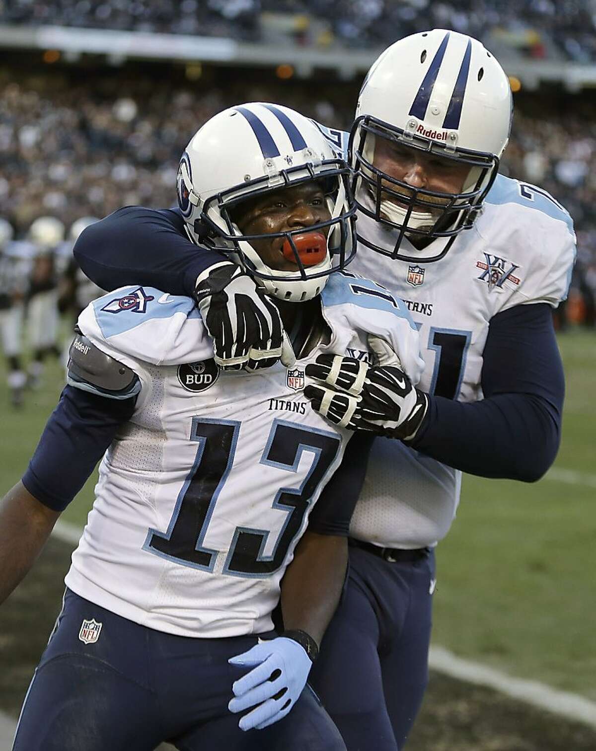 Titans' TD with 10 seconds left beats Raiders