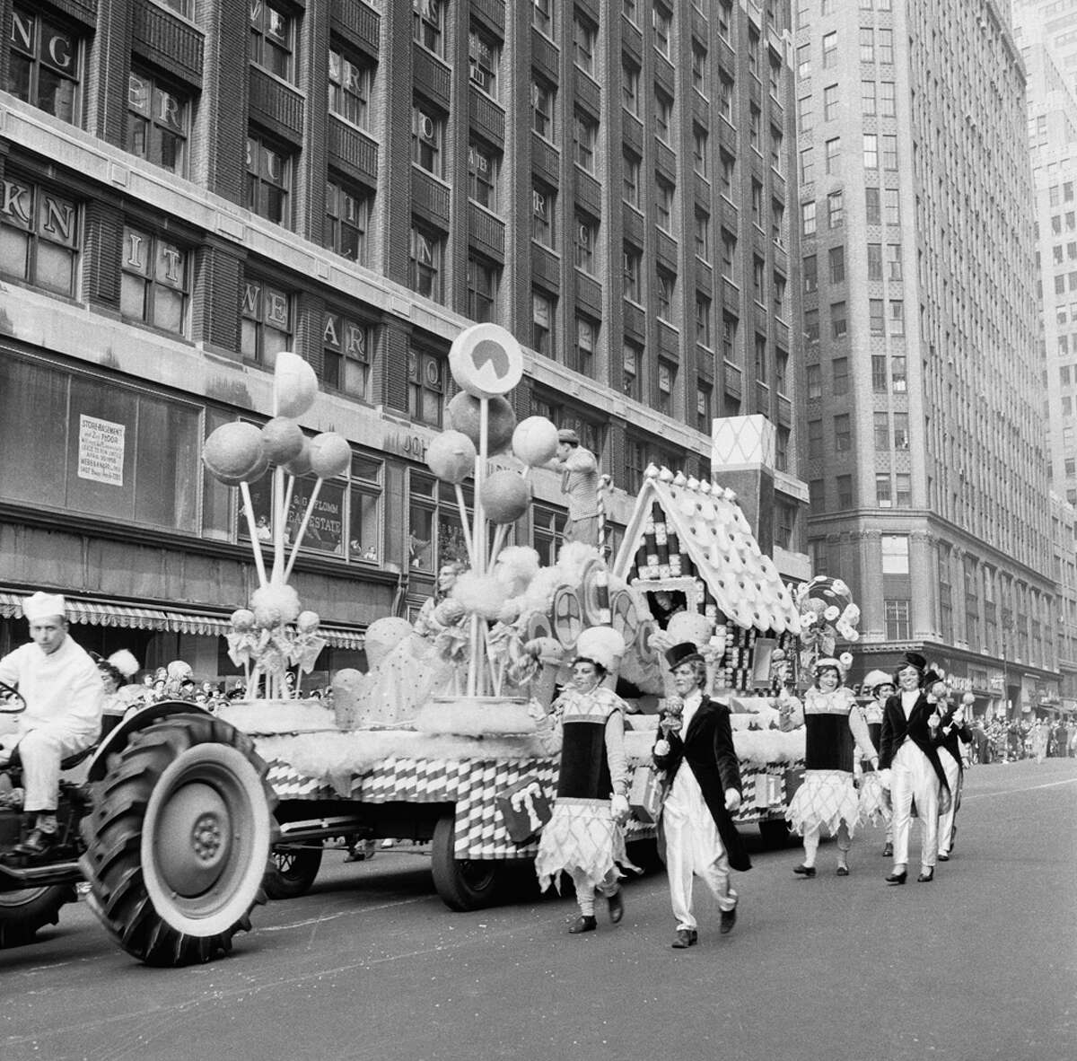 Woodlands students create robot to cut ribbon at Macy's parade