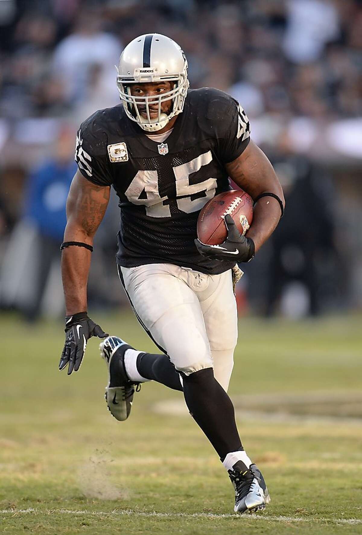 Titans' TD with 10 seconds left beats Raiders