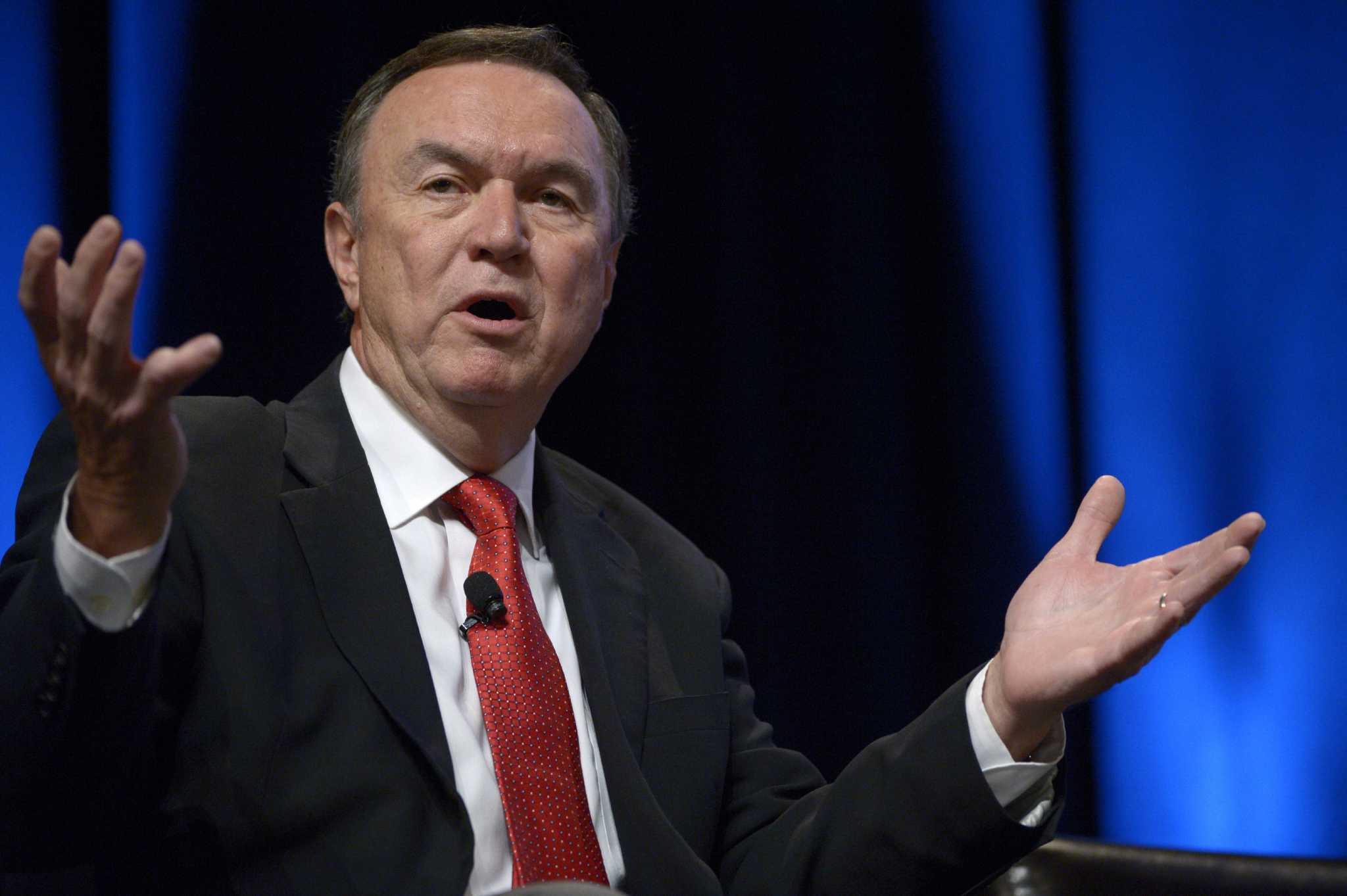 Wal_mart names new CEO