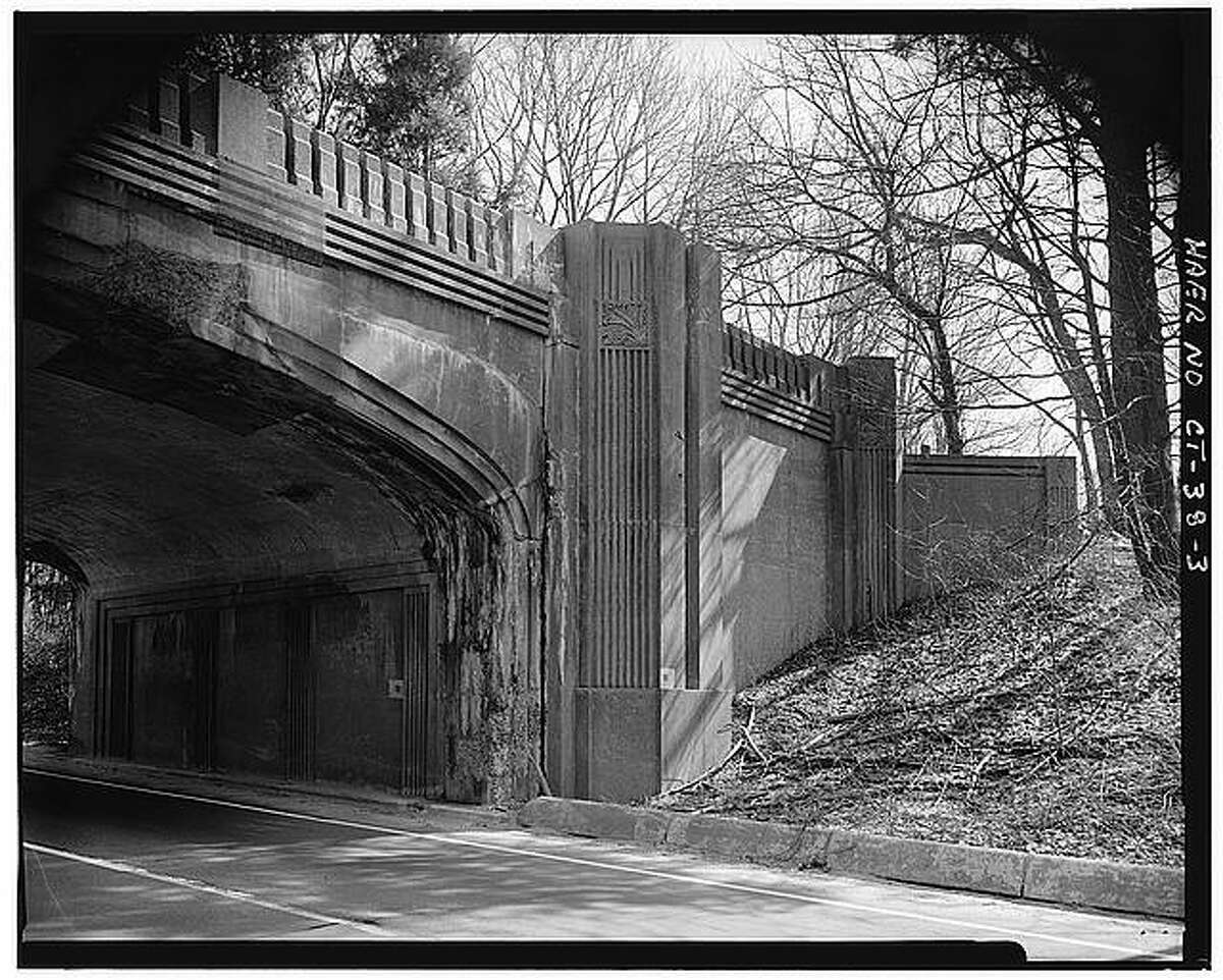 State brightens up Merritt with new signs