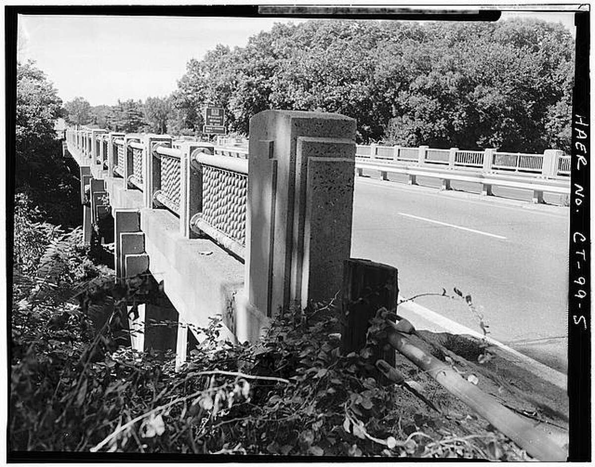 State brightens up Merritt with new signs