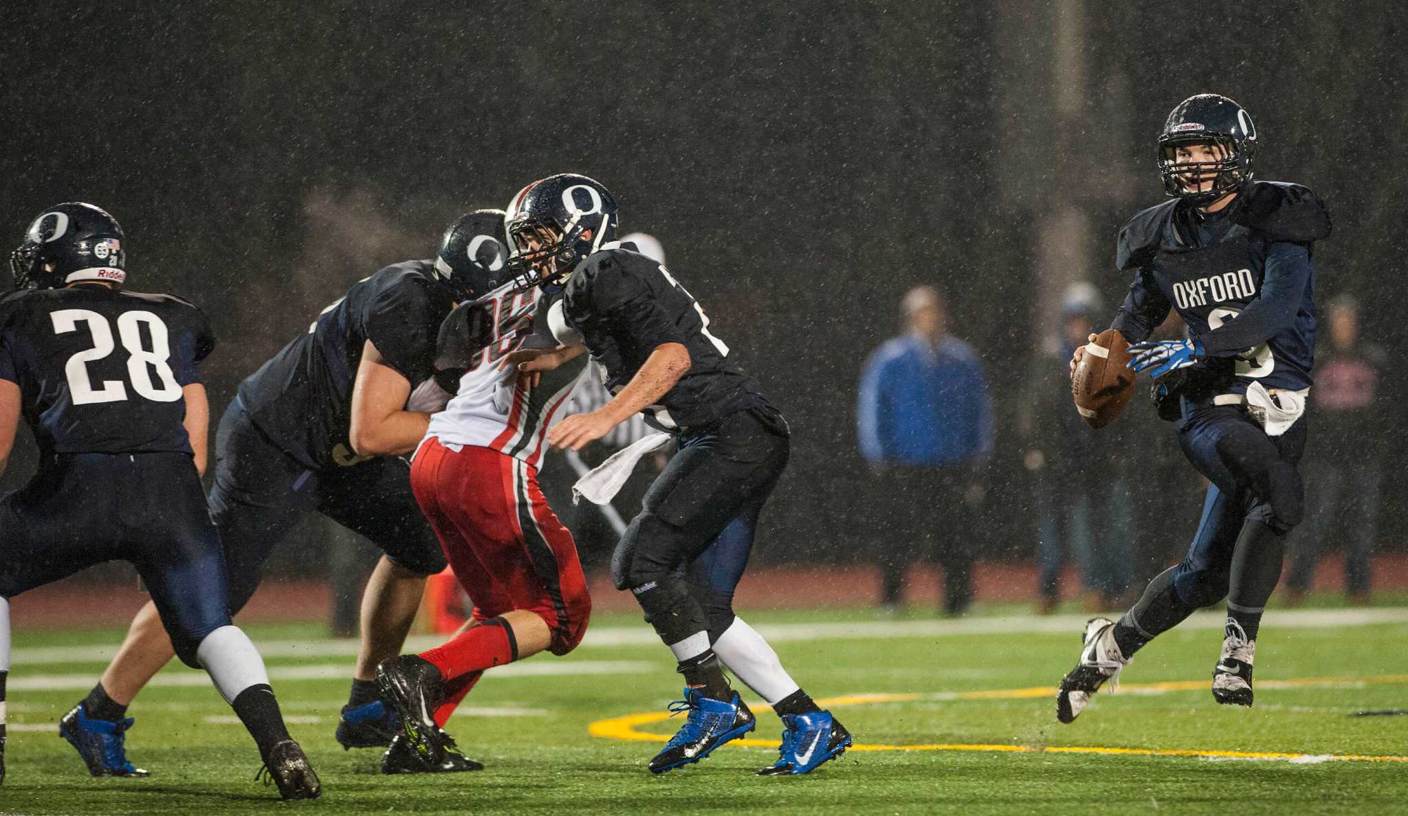 Oxford tops Pomperaug