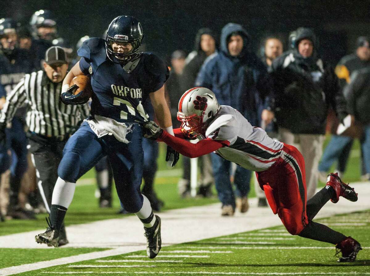 Oxford tops Pomperaug