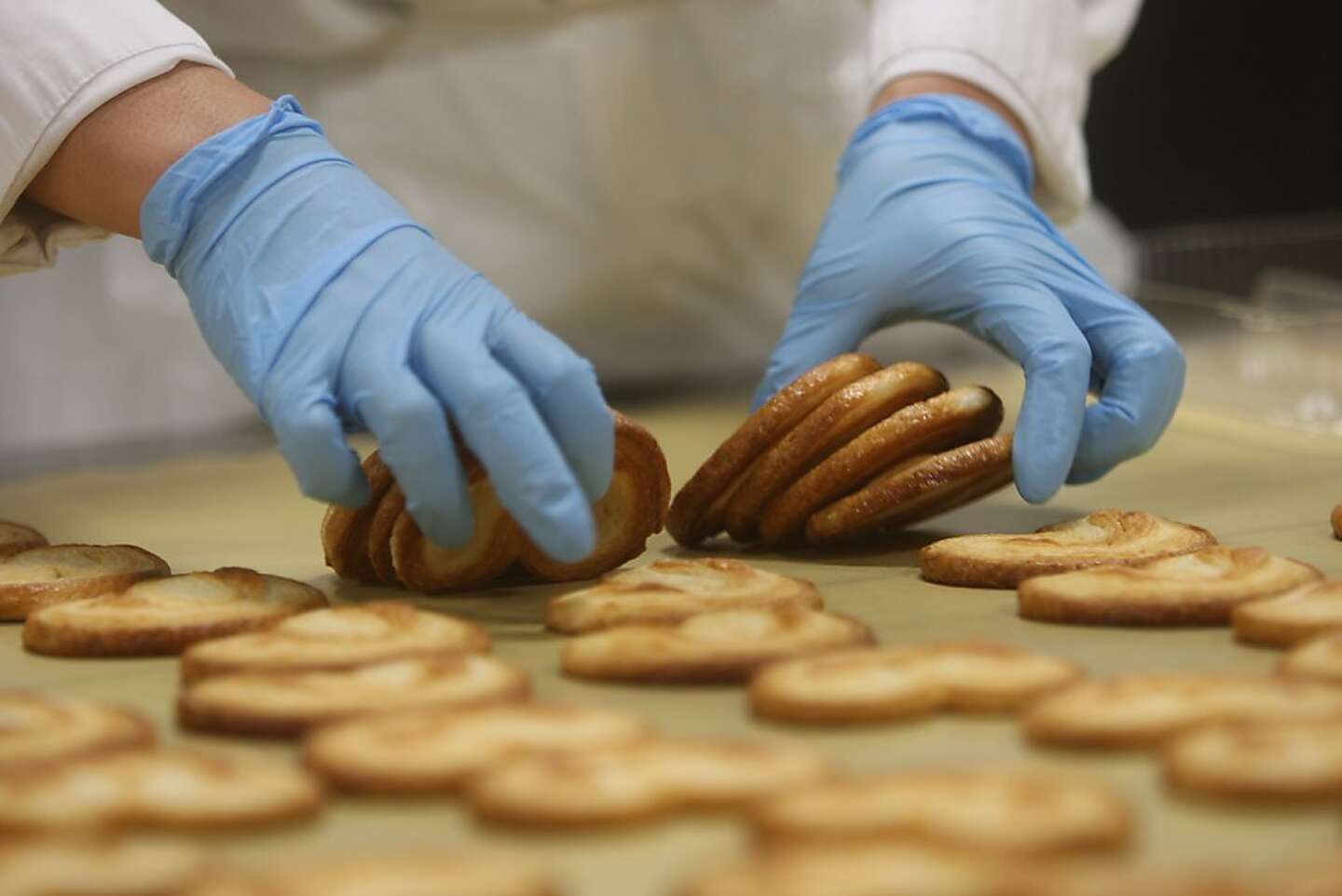Bakery family hailed by Obama enjoys sweet success