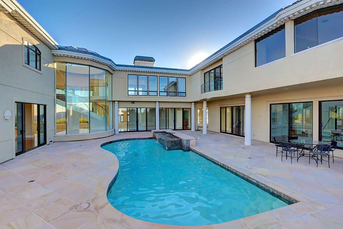 Tiburon estate delivers views with roof deck