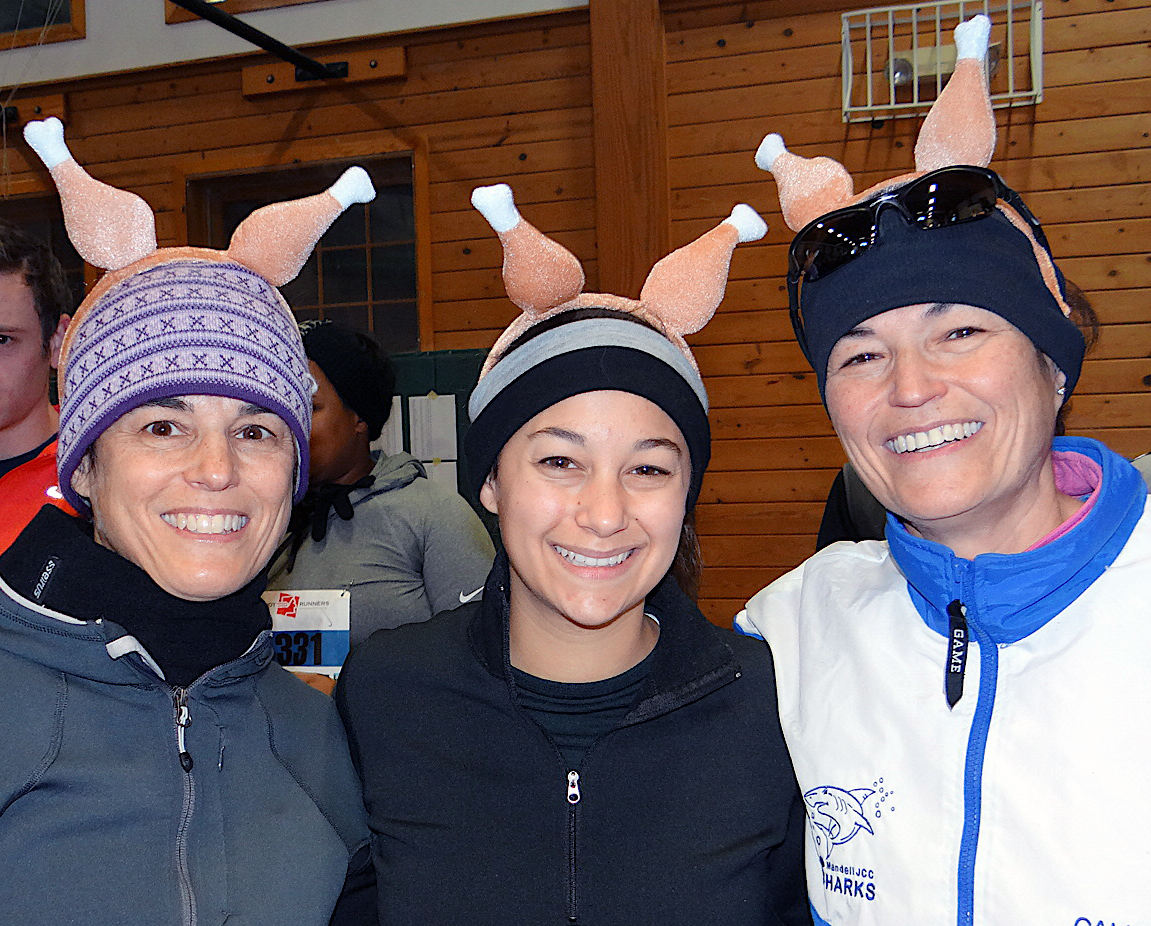Fleet-footed flock: Thousands show appetite for early holiday fun at ...