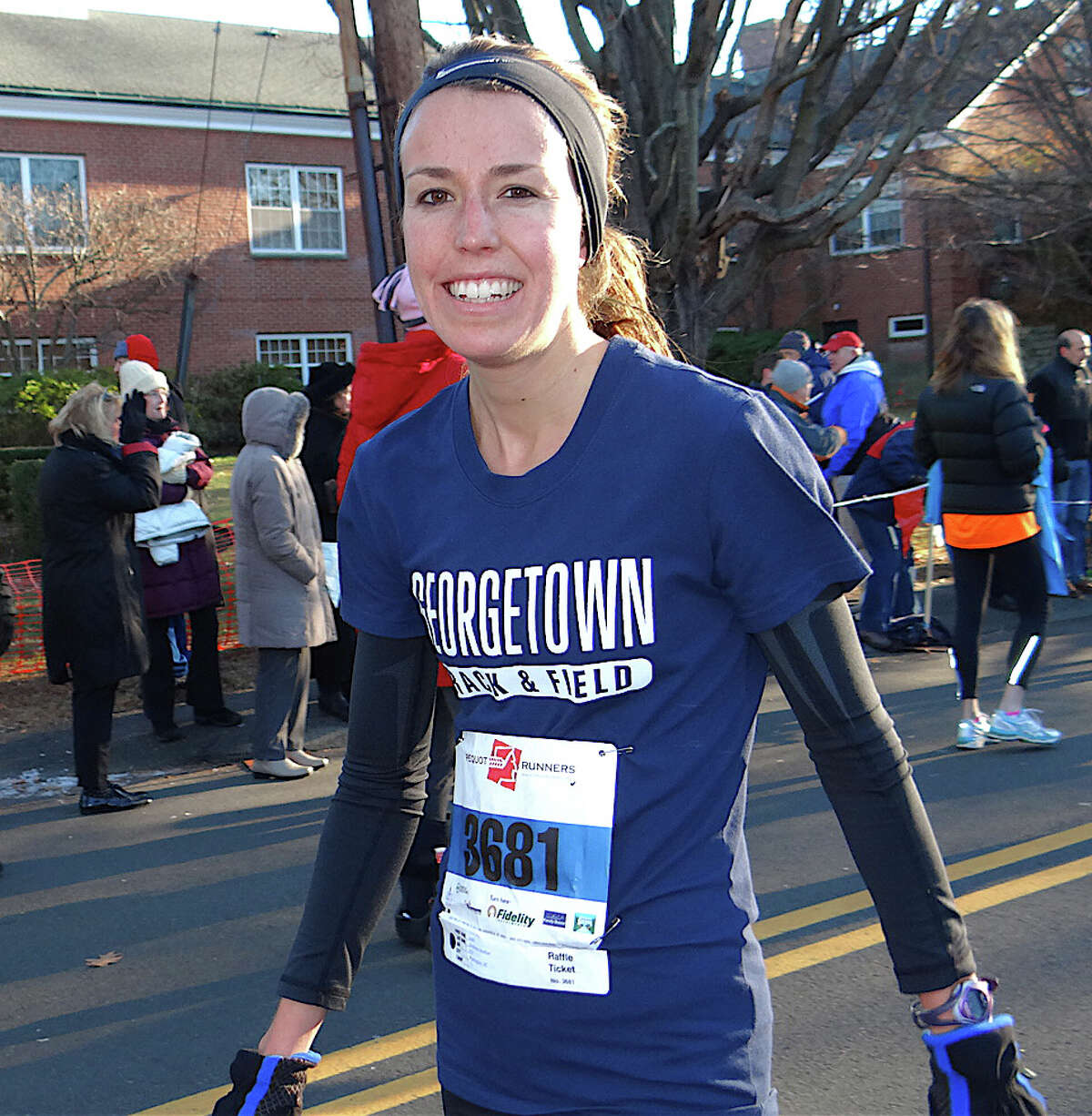 Fleet-footed flock: Thousands show appetite for early holiday fun at ...