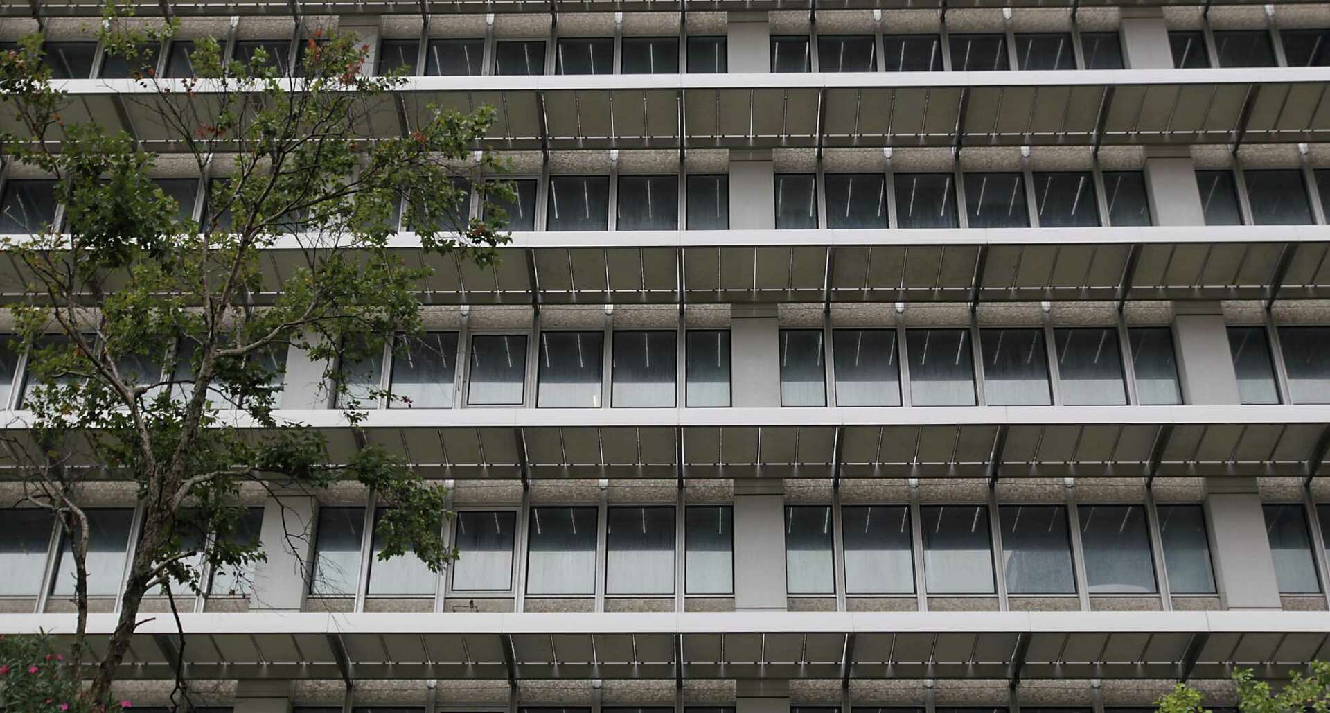 Dear city council: Save the Humble Oil Building!