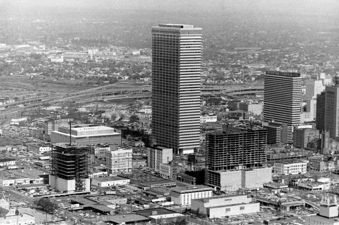 Dear city council: Save the Humble Oil Building!