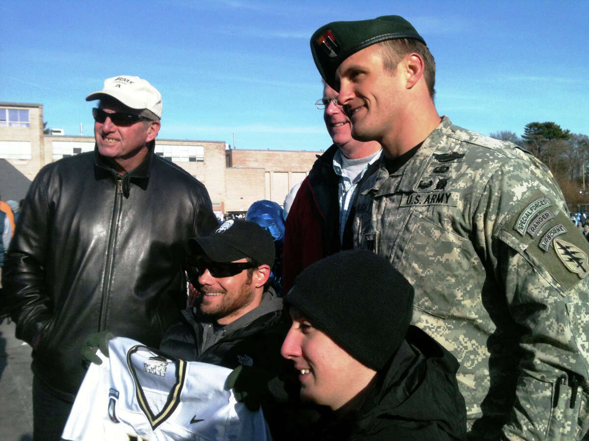 Hundreds of lacrosse players rally in support of wounded warriors