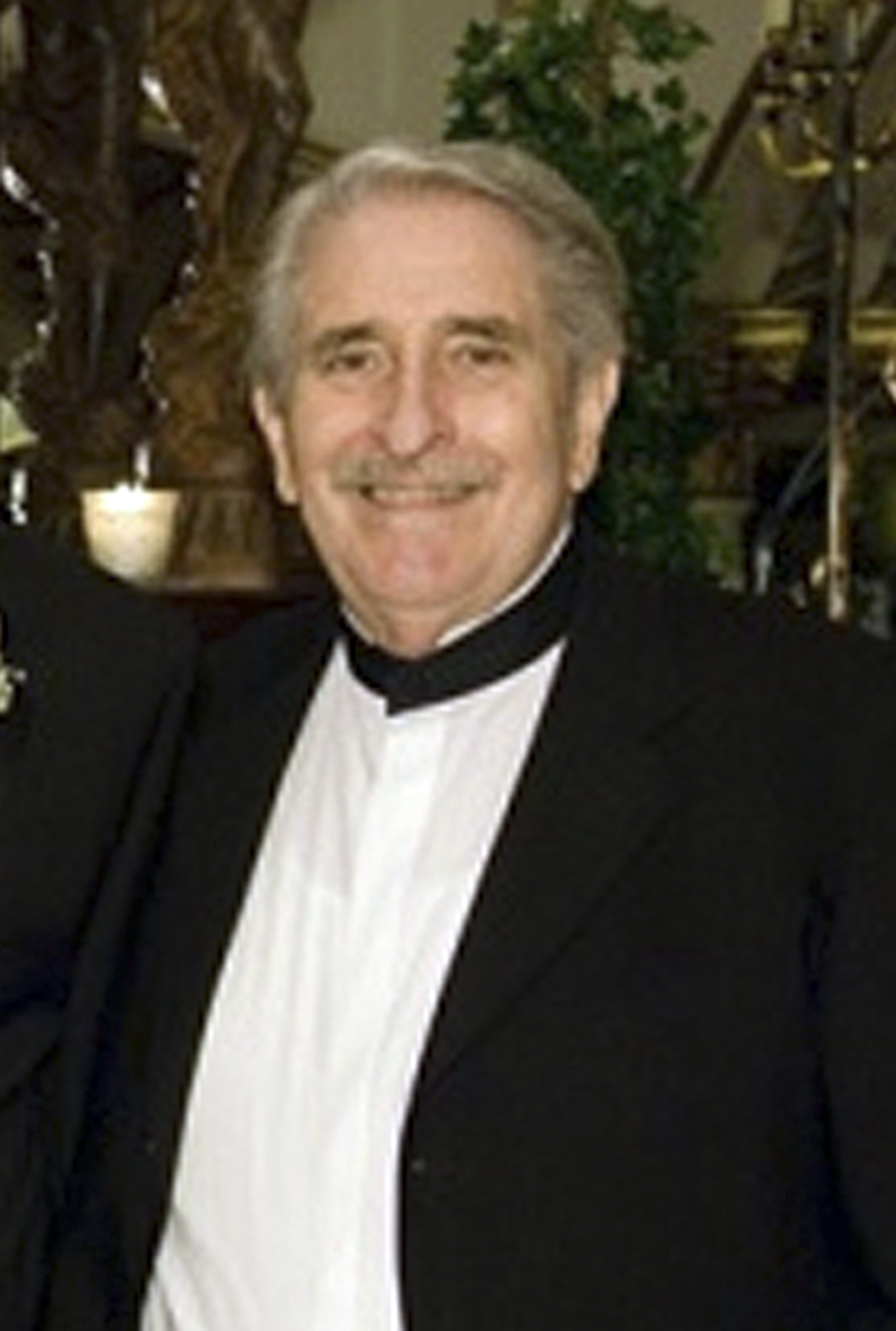 Newsmakers: Christian broadcaster Crouch dies