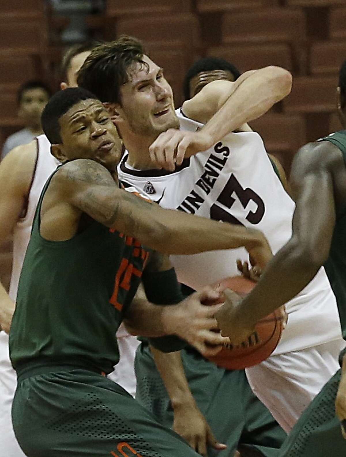 College basketball results, Dec. 1