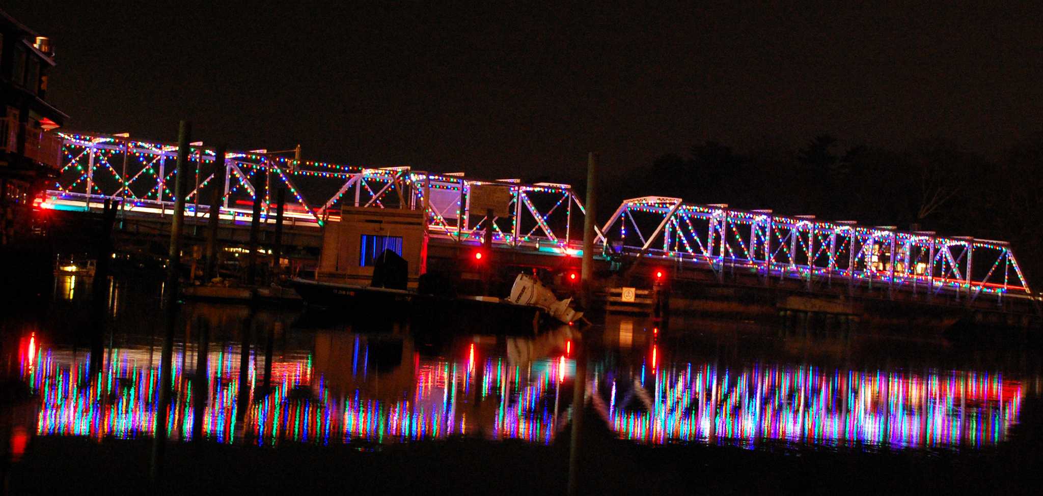 Bridge Street bridge display lights the way to the holiday