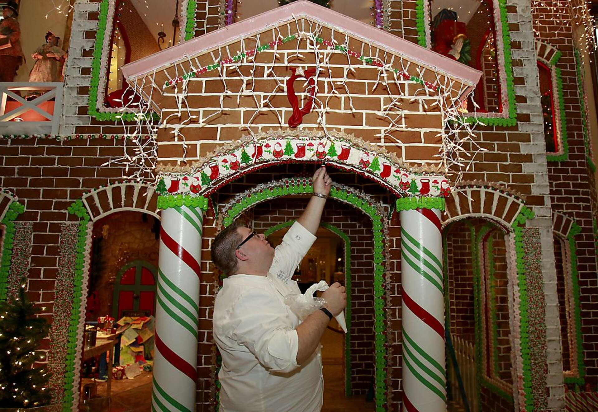 The great San Francisco gingerbread war commences