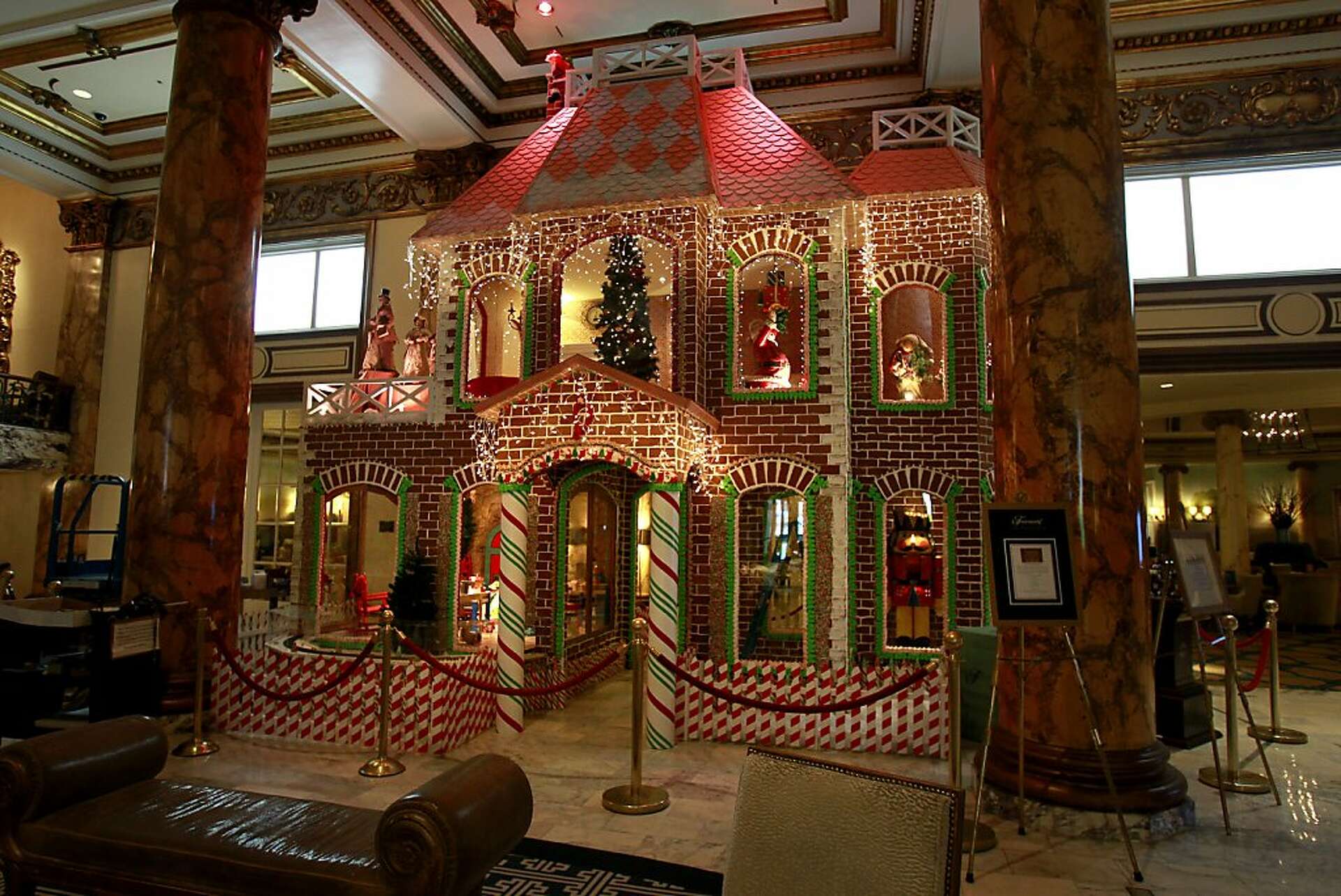 The great San Francisco gingerbread war commences