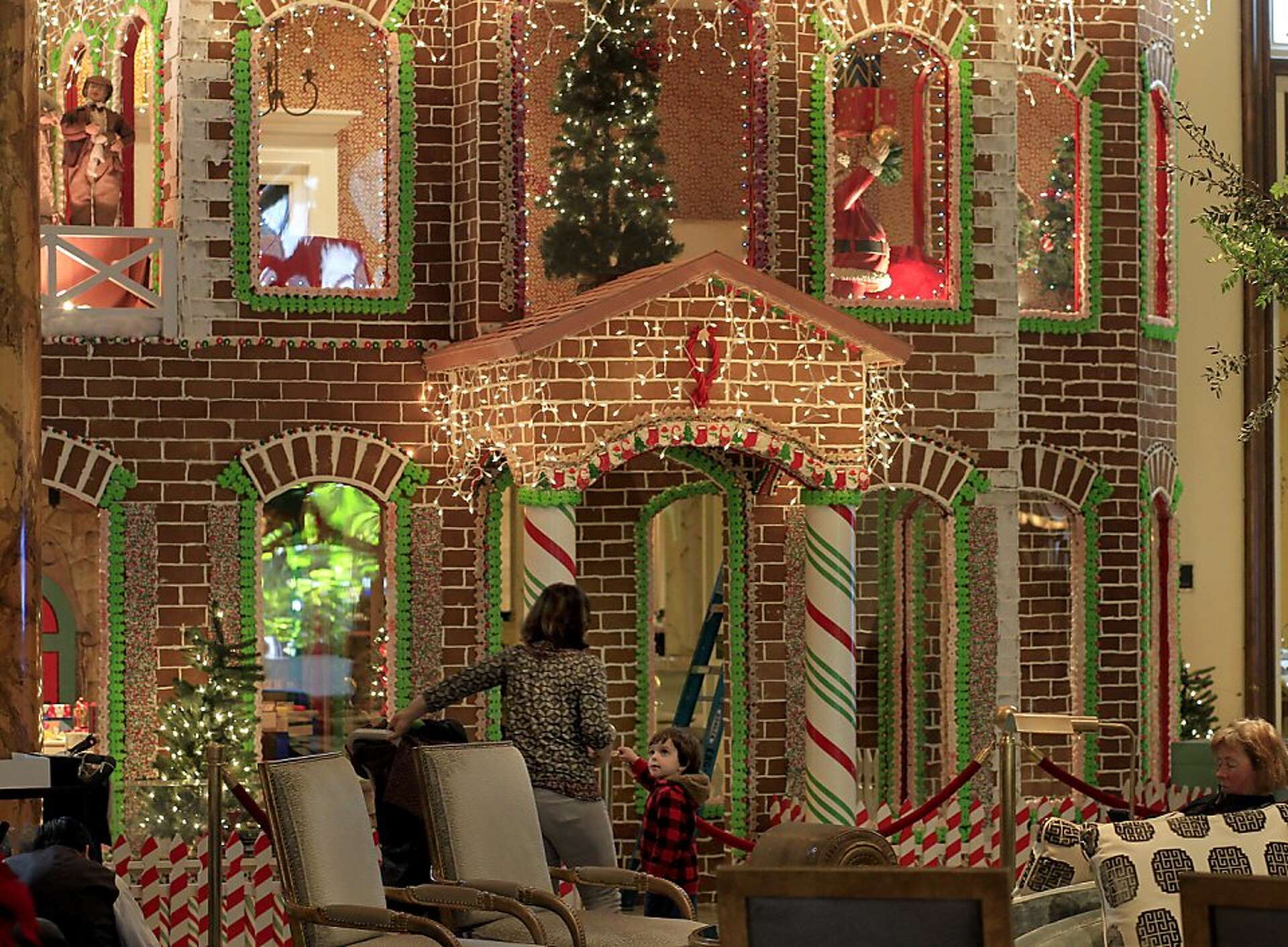 The great San Francisco gingerbread war commences