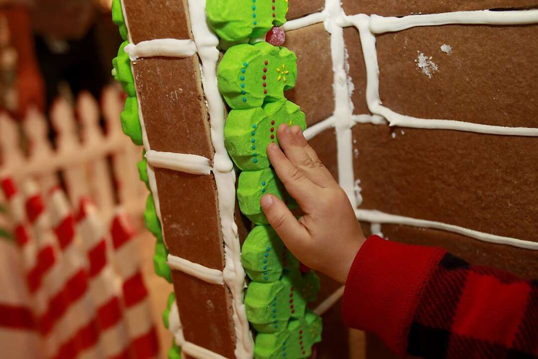 The great San Francisco gingerbread war commences