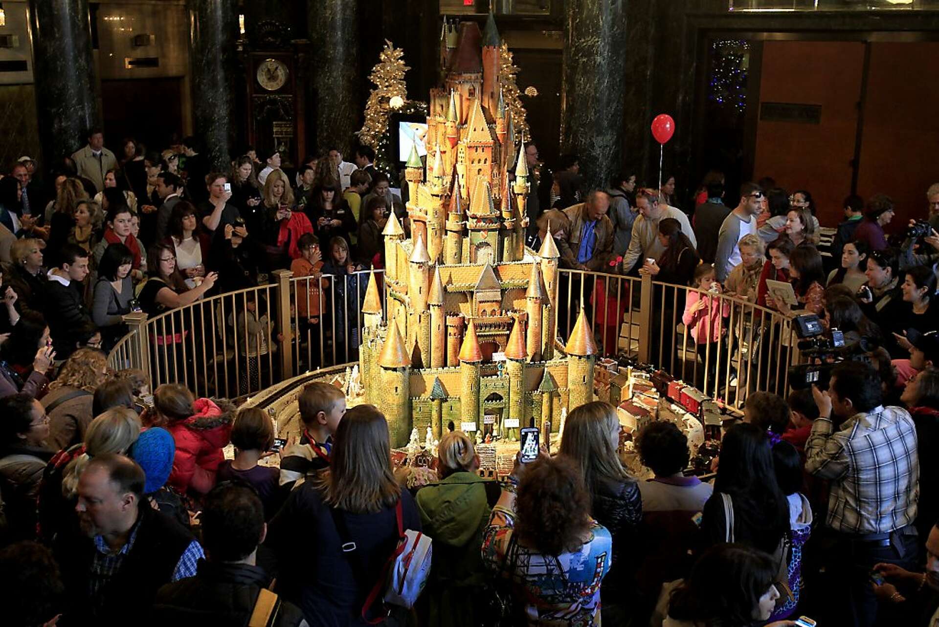 The great San Francisco gingerbread war commences
