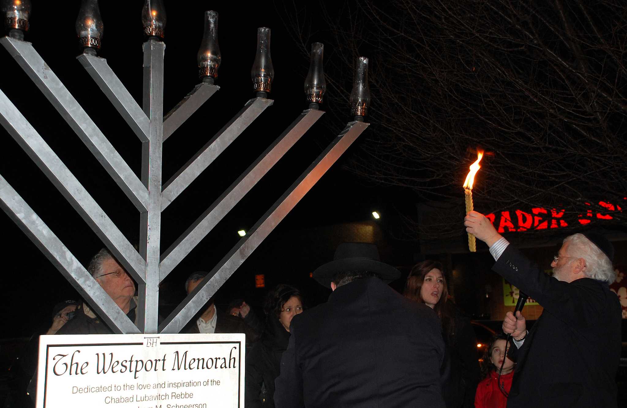 Menorah lighting adds bright note to community Hanukkah celebration