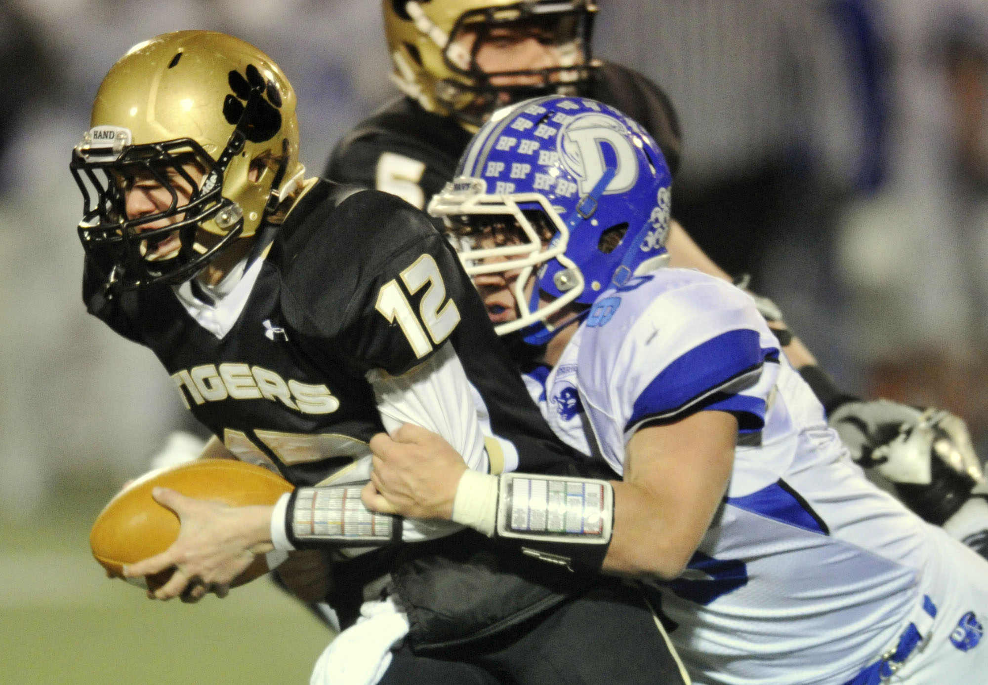 Darien stuns Hand with last-second field goal